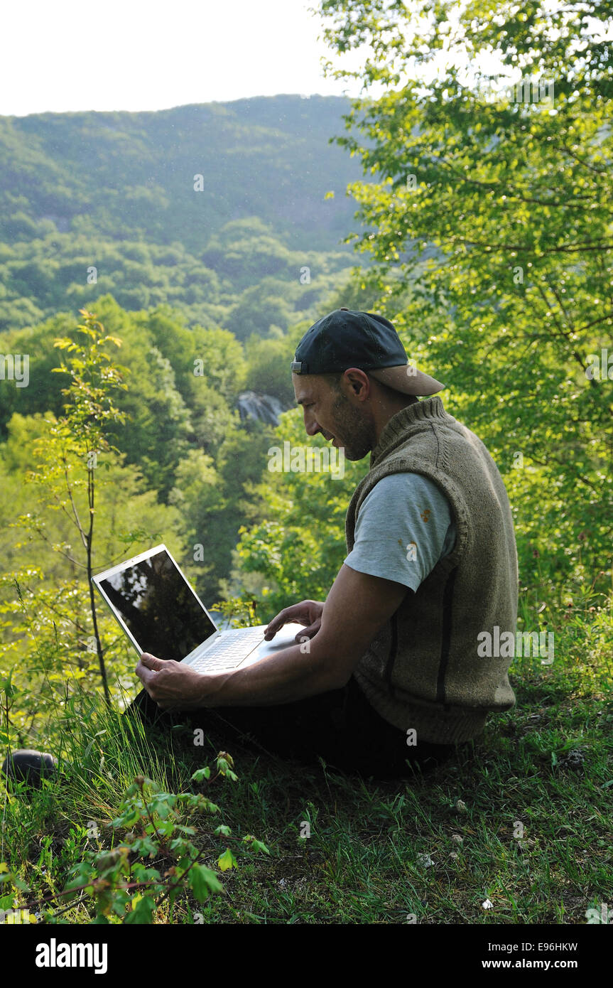 man outdoor laptop Stock Photo - Alamy