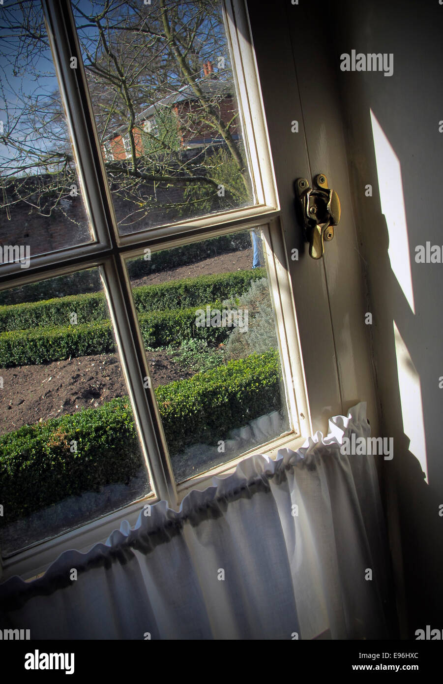 Inside cottage window hi-res stock photography and images - Alamy