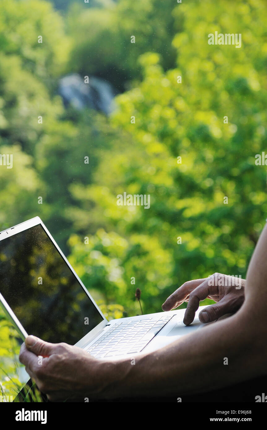 man outdoor laptop Stock Photo - Alamy
