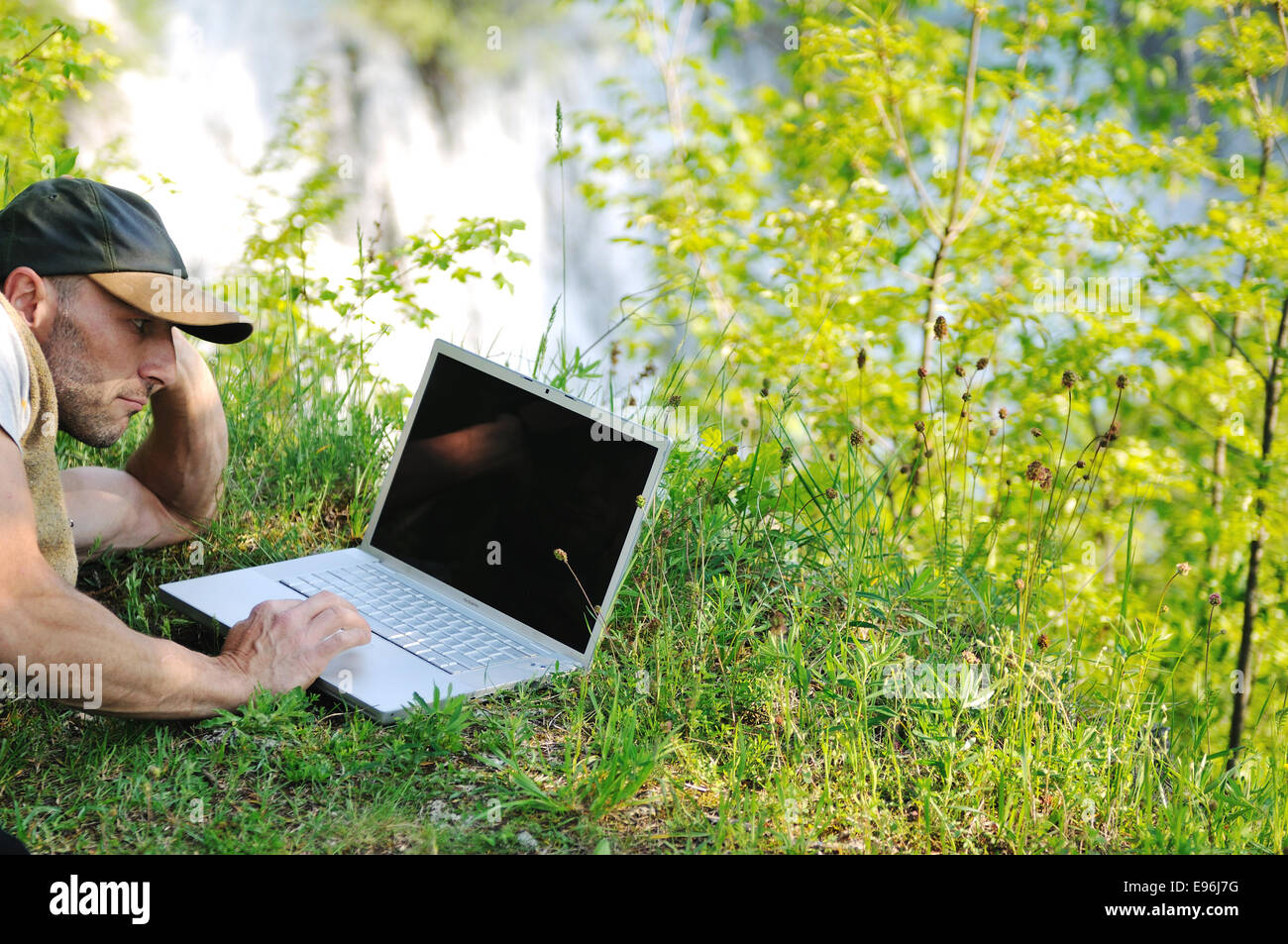 man outdoor laptop Stock Photo - Alamy