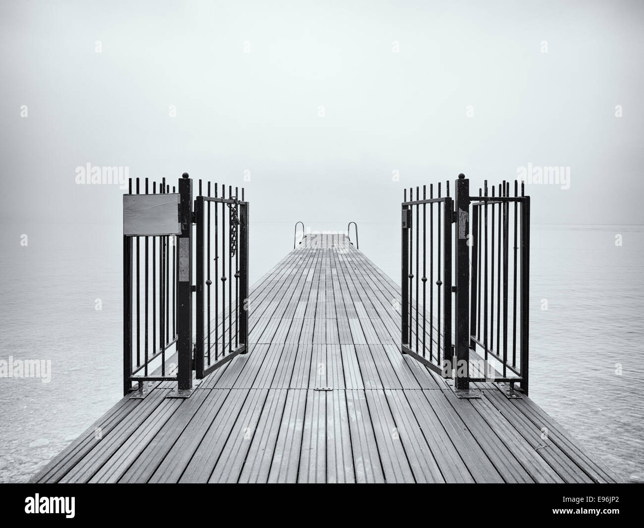 Gate pier hi-res stock photography and images - Alamy