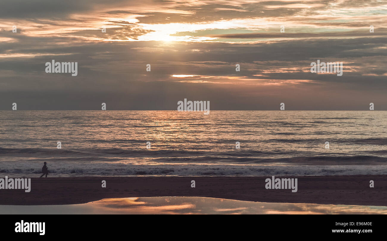 Amazing sunset above ocean hi-res stock photography and images - Alamy