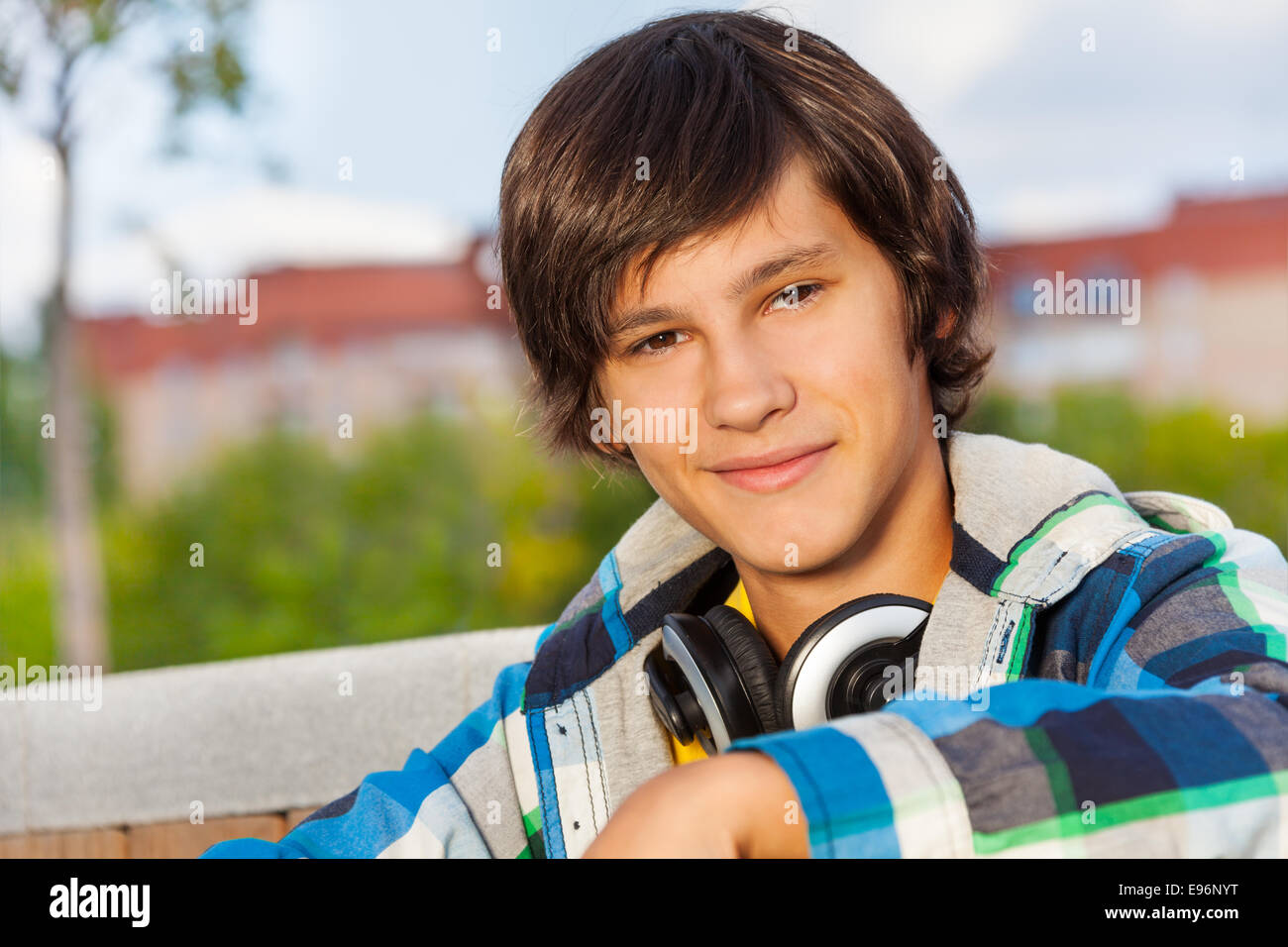 Boy wearing headphones hi-res stock photography and images - Alamy