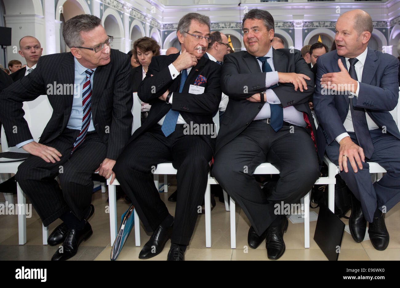German Minister of the Interior Thomas de Maizière (L-R), Bitkom ...