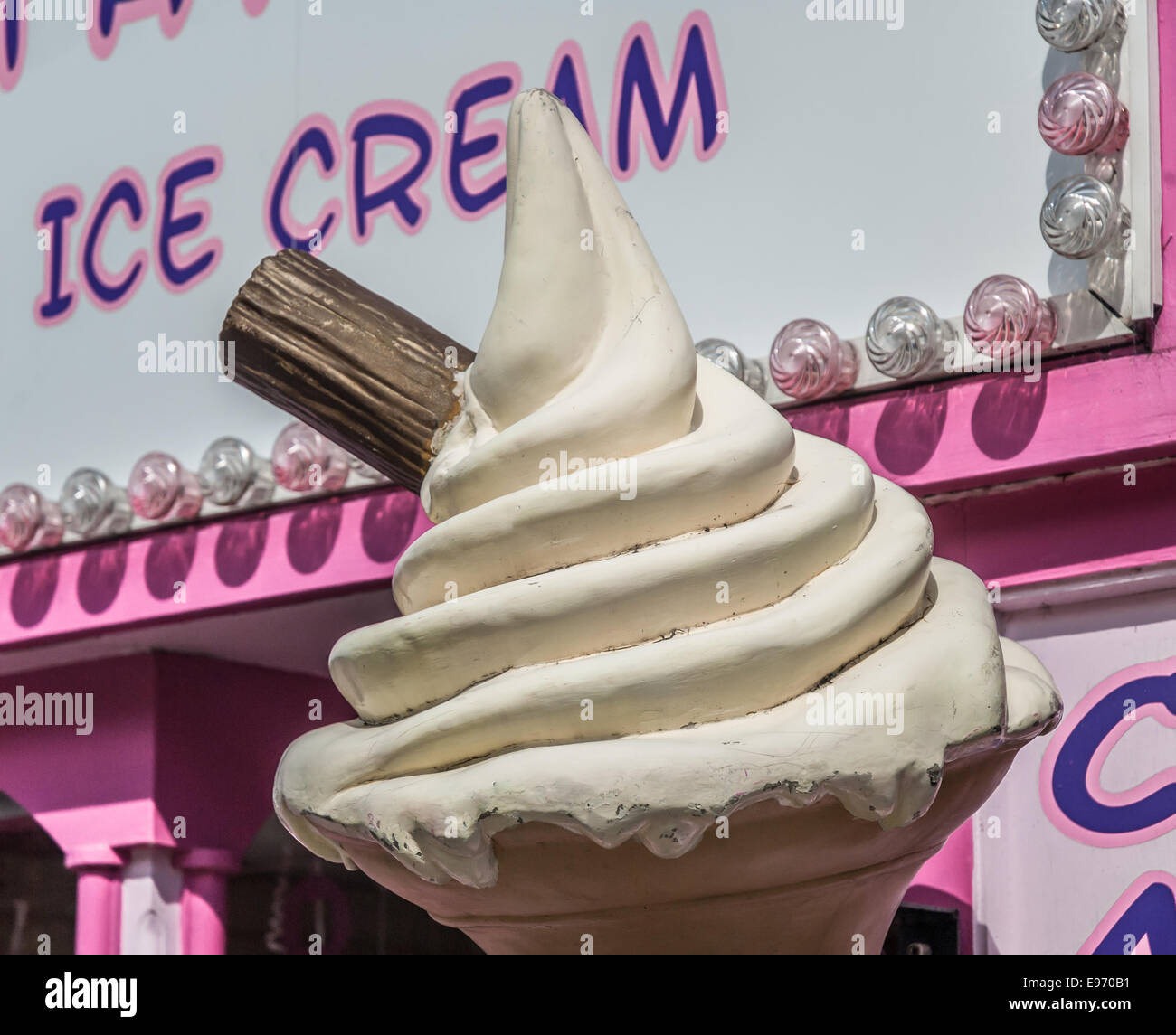 A large ice cream model outside an ice cream shop Stock Photo - Alamy