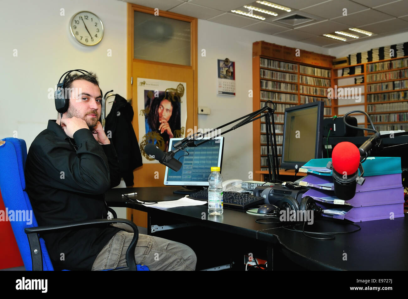 Radio play announcer hi-res stock photography and images - Alamy