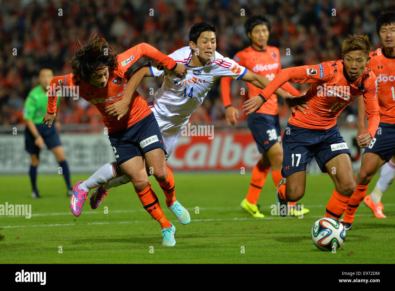 NACK5 Stadium Omiya, Saitama, Japan. 18th Oct, 2014. (L-R) Takuya Wada (Ardija), Yoshinori Muto ...