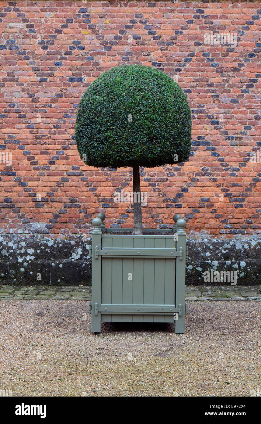 Large wooden box hi-res stock photography and images - Alamy
