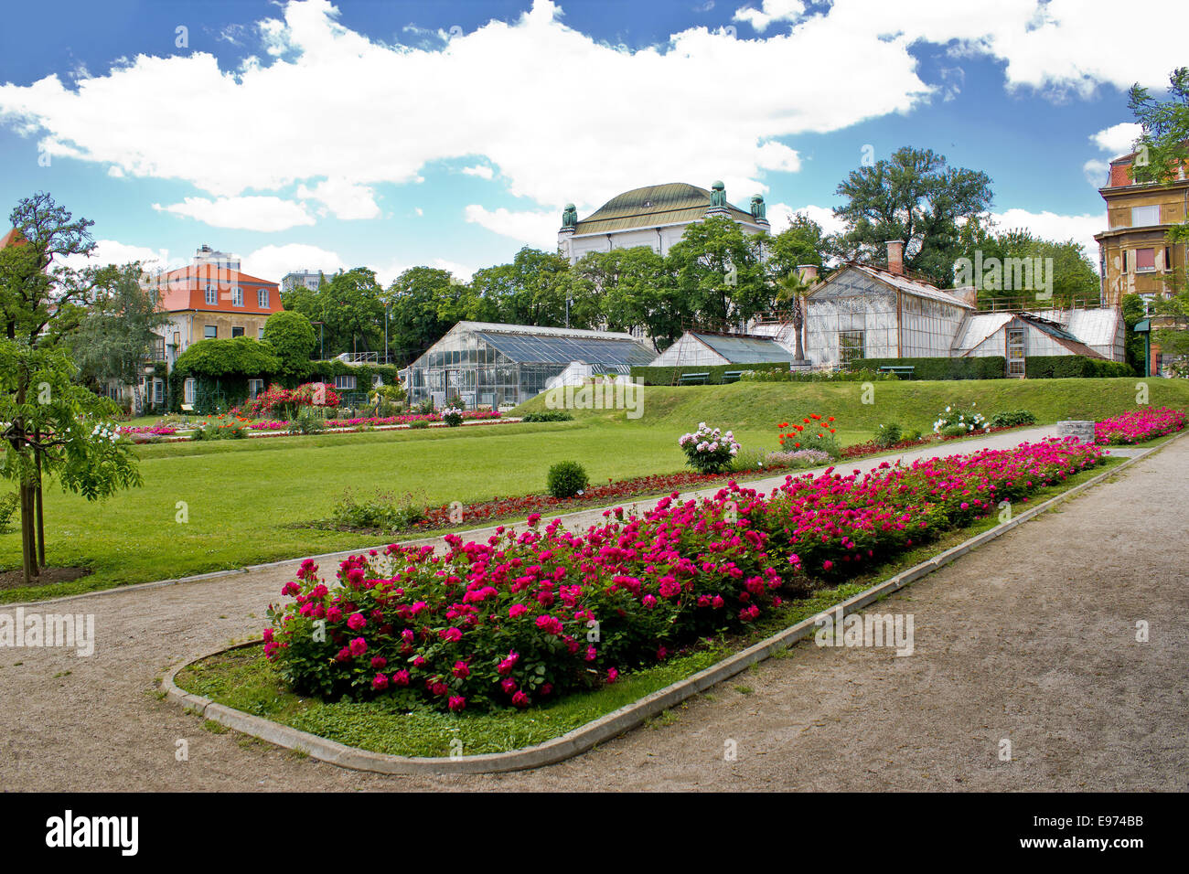 Botanical building in garden hi-res stock photography and images - Alamy