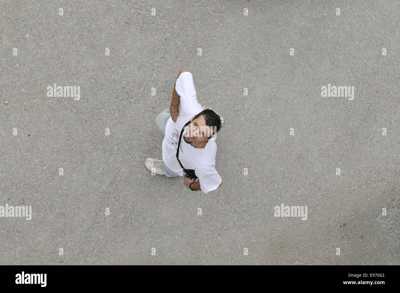 young man looking up Stock Photo - Alamy