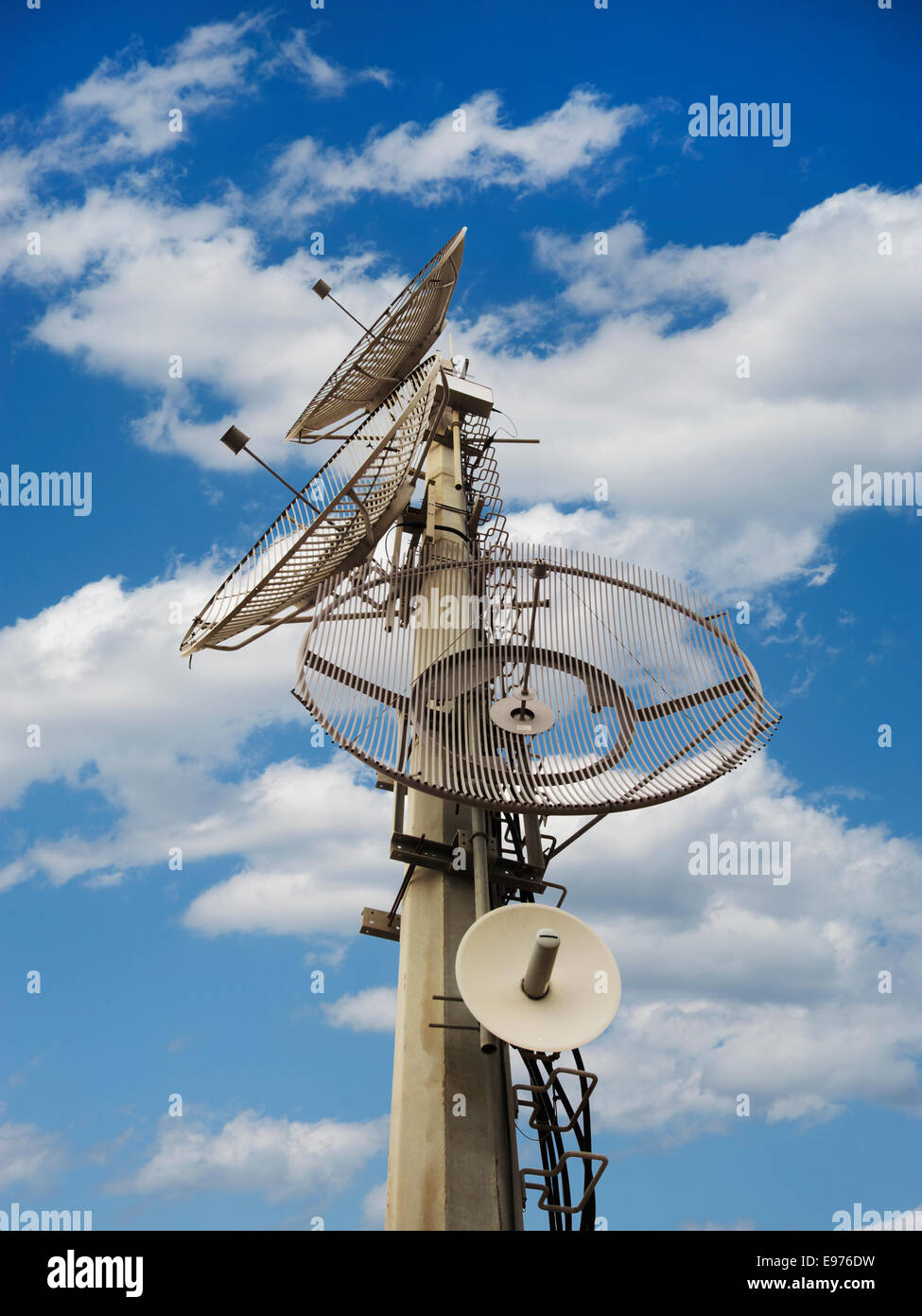 Antenna dish hi-res stock photography and images - Alamy