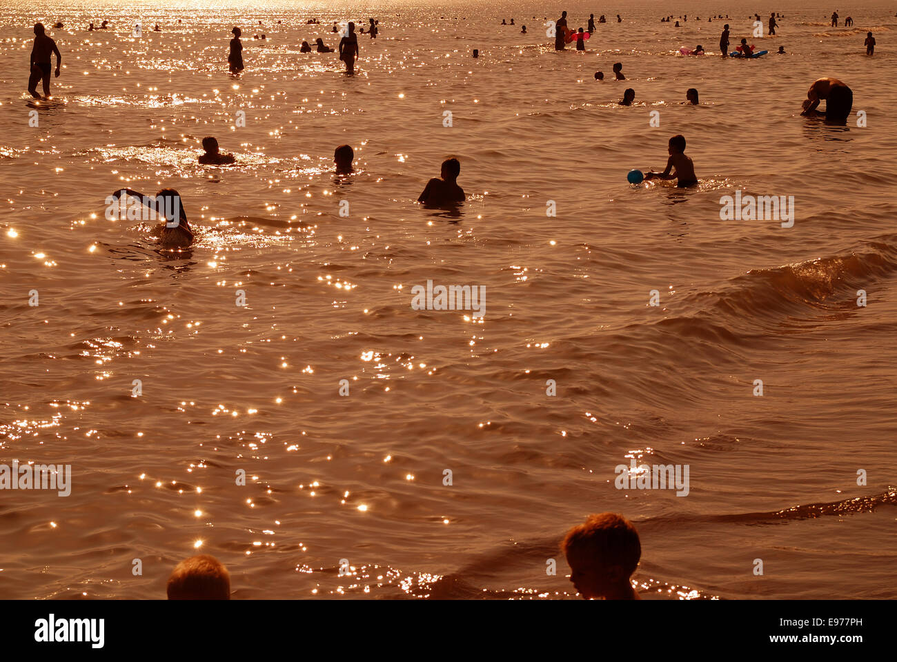 Crowd people rest on sea hi-res stock photography and images - Alamy