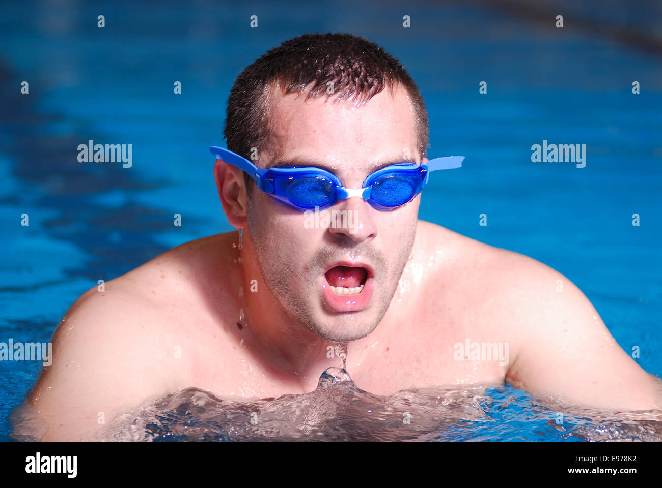 .man in swimming pool Stock Photo - Alamy