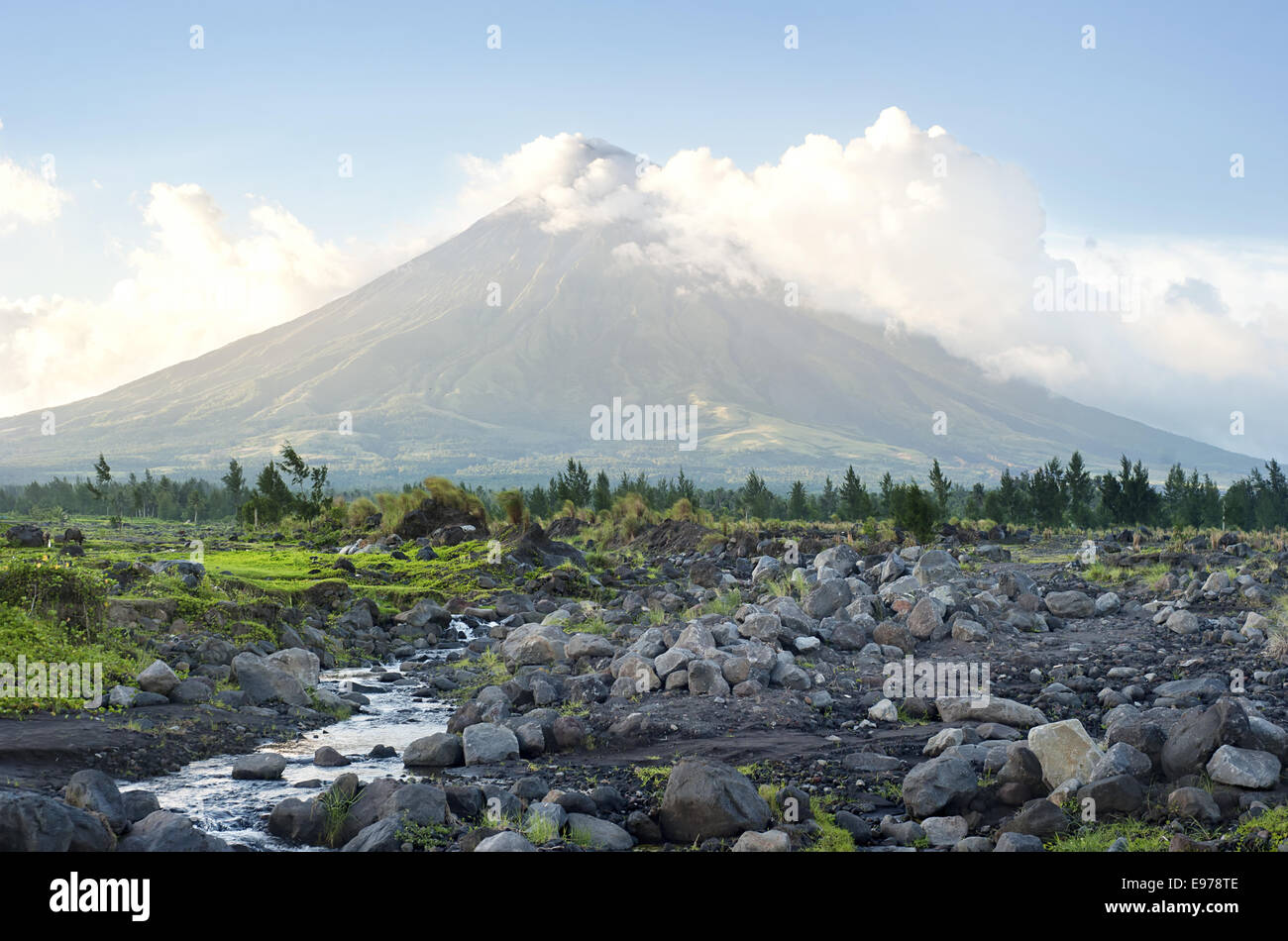 Mayon Volcano High Resolution Stock Photography and Images - Alamy