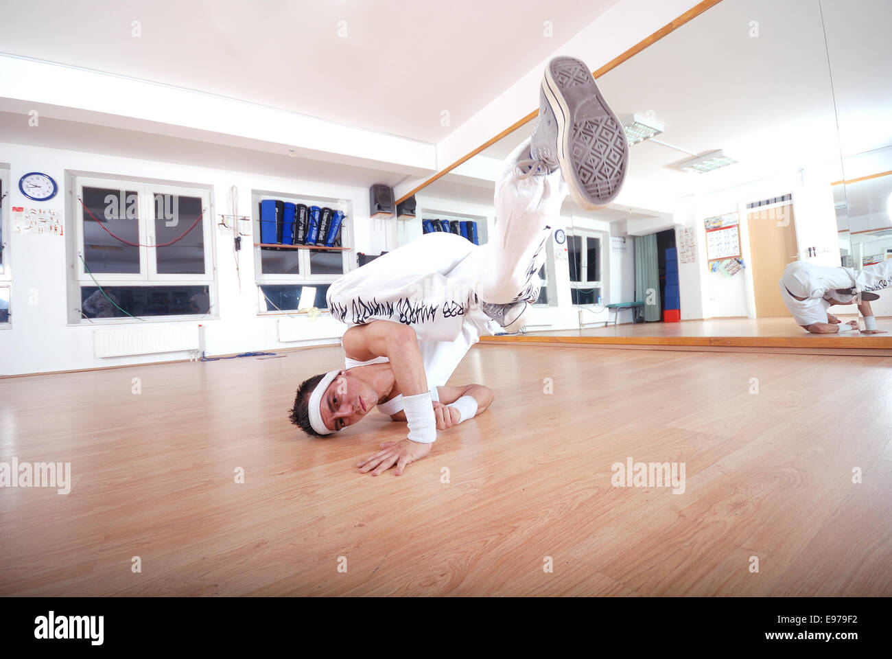 Breakdance freeze hi-res stock photography and images - Alamy
