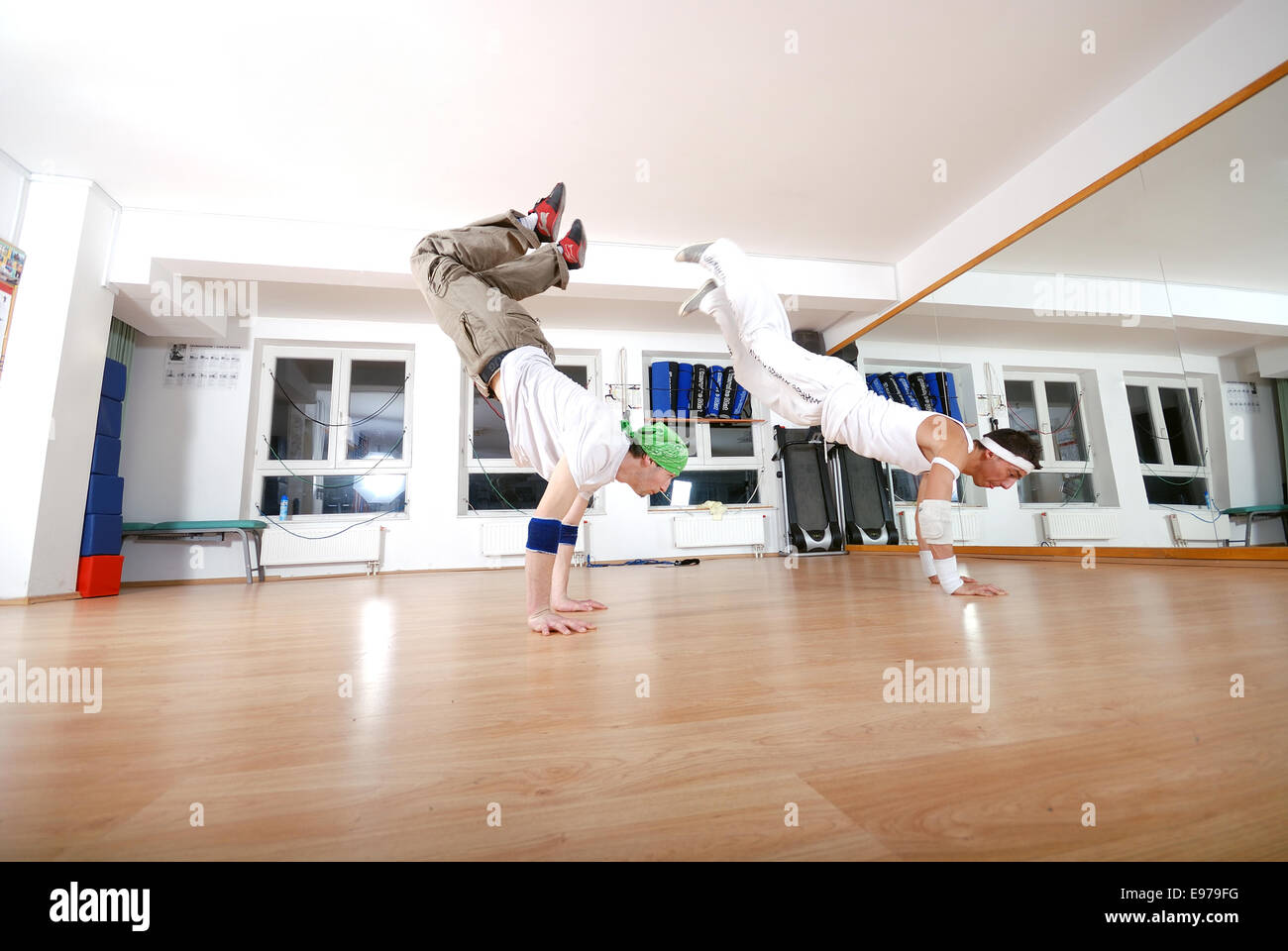 Break dance group one motion hi-res stock photography and images - Alamy