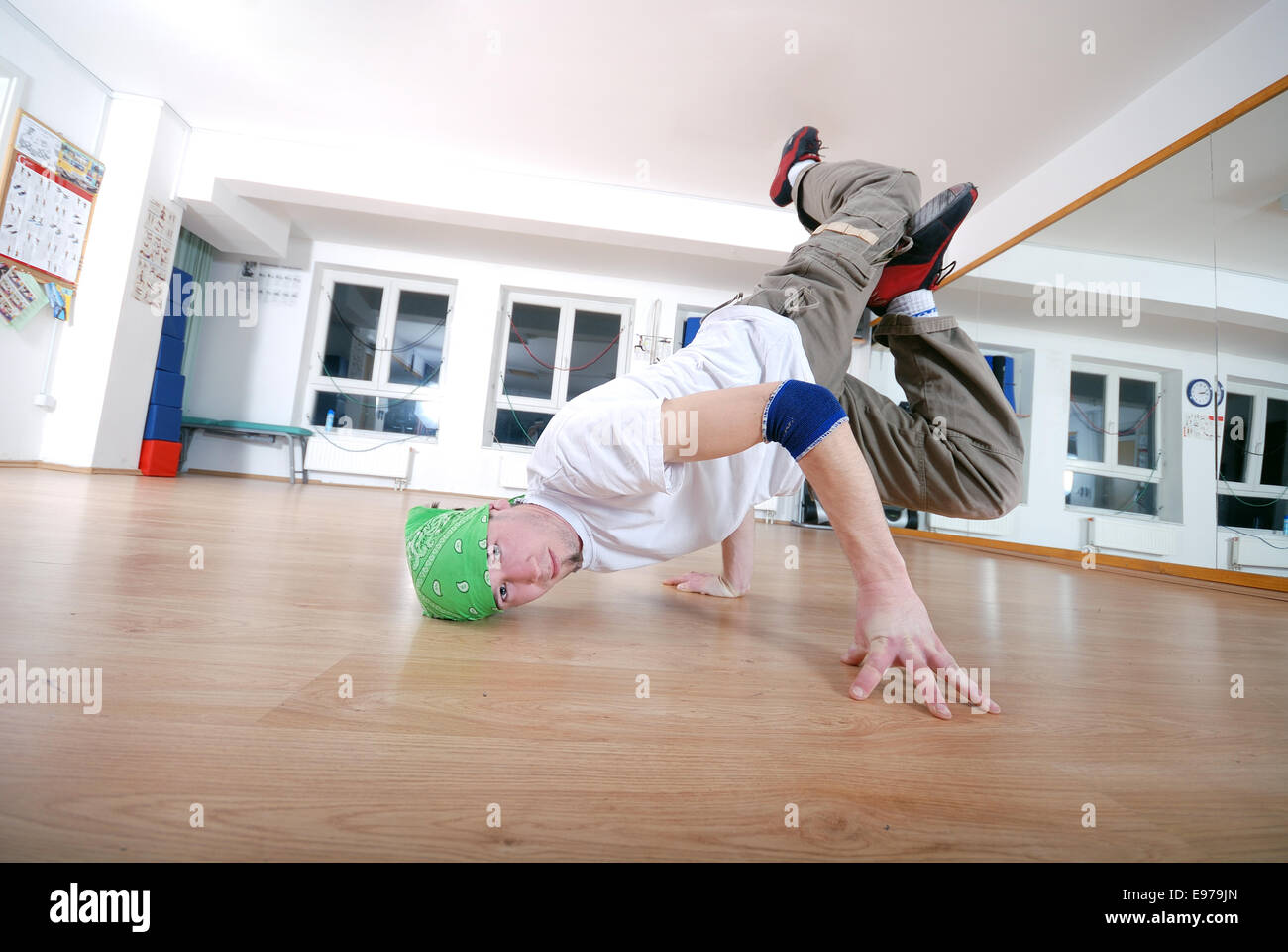Breakdance freeze hi-res stock photography and images - Alamy