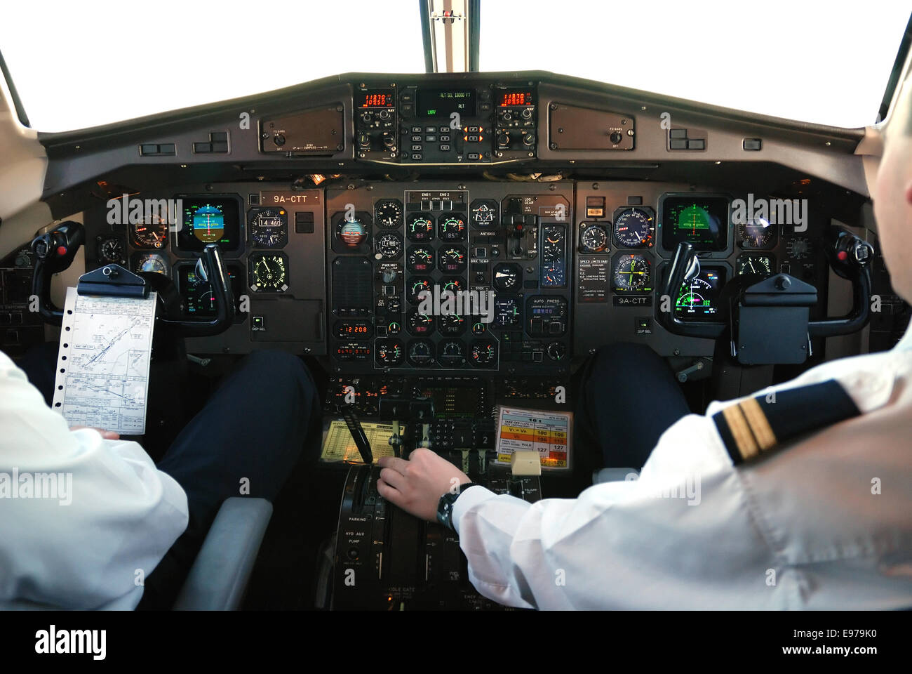 737 cockpit interior hi-res stock photography and images - Alamy