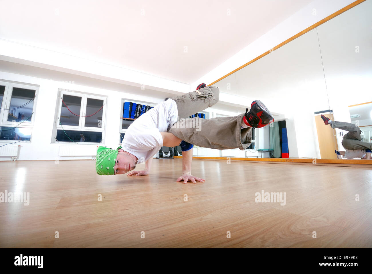 Breakdance freeze hi-res stock photography and images - Alamy