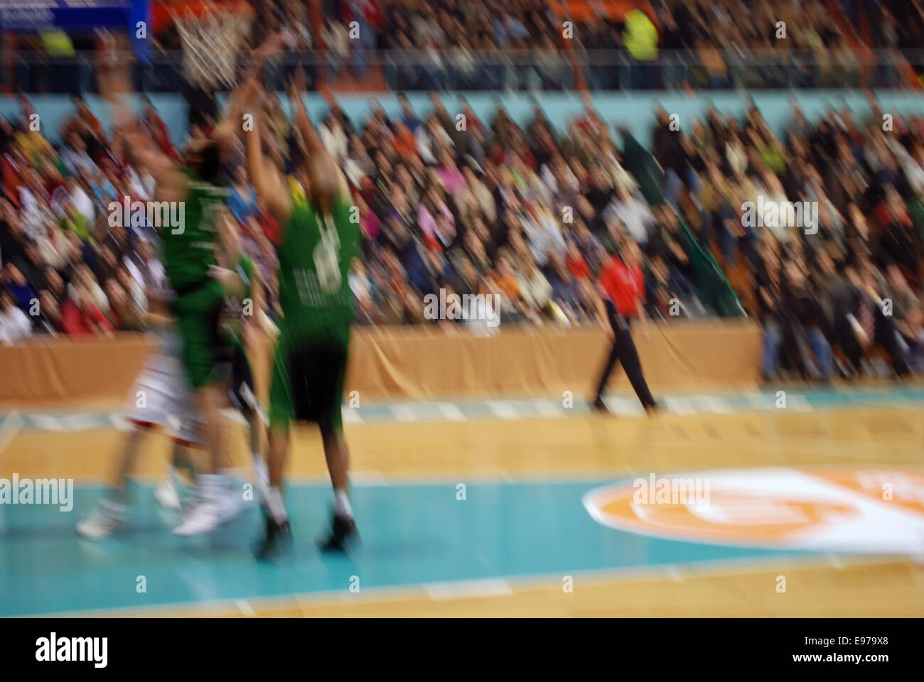 Basketball game audience hi-res stock photography and images - Alamy