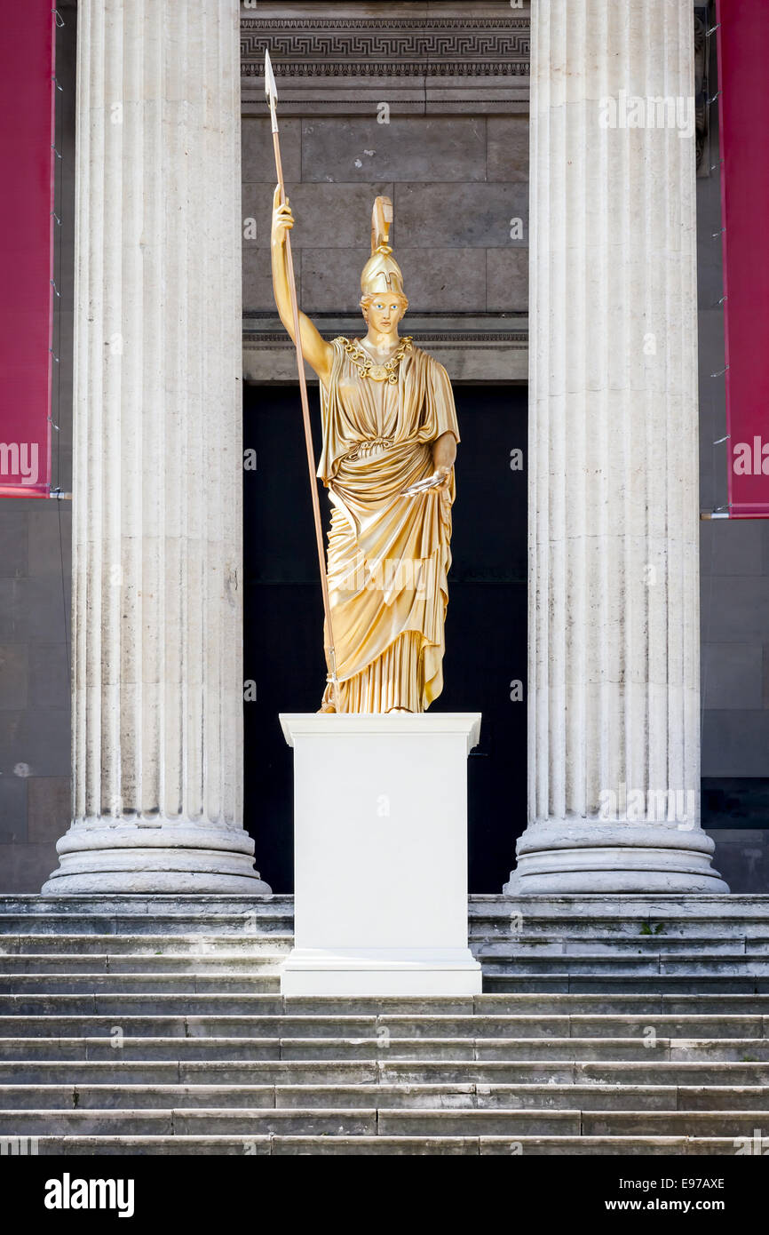 Golden_statue hi-res stock photography and images - Alamy
