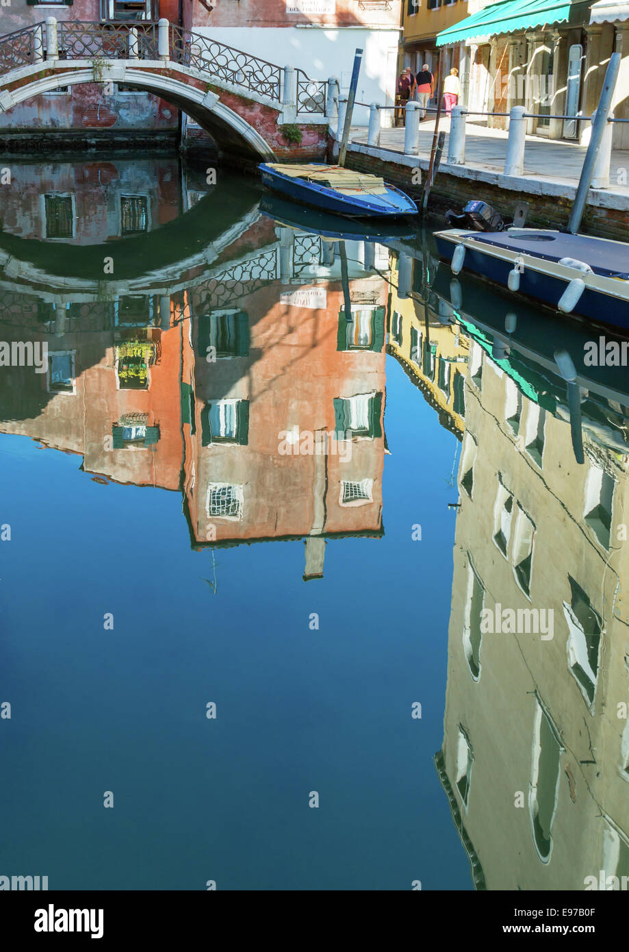 Reflections of buildings hi-res stock photography and images - Alamy