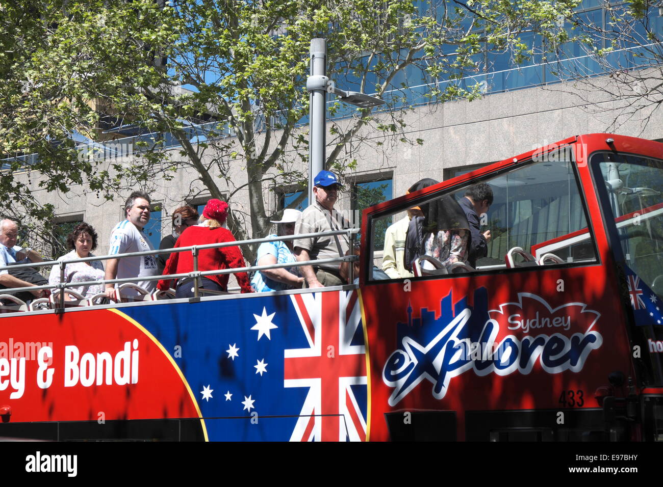 Sydney city sightseeing tourist bus hi-res stock photography and images ...