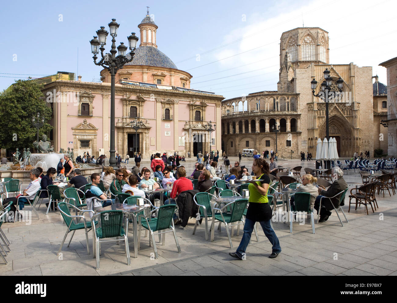 Cafe at the Plaza de la Virgen in Valencia Stock Photo - Alamy