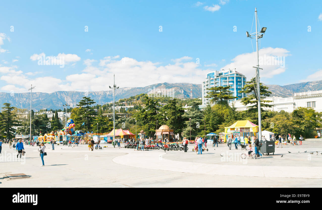 YALTA, RUSSIA - SEPTEMBER 28, 2014: people on Lenin Naberezhnaya street ...