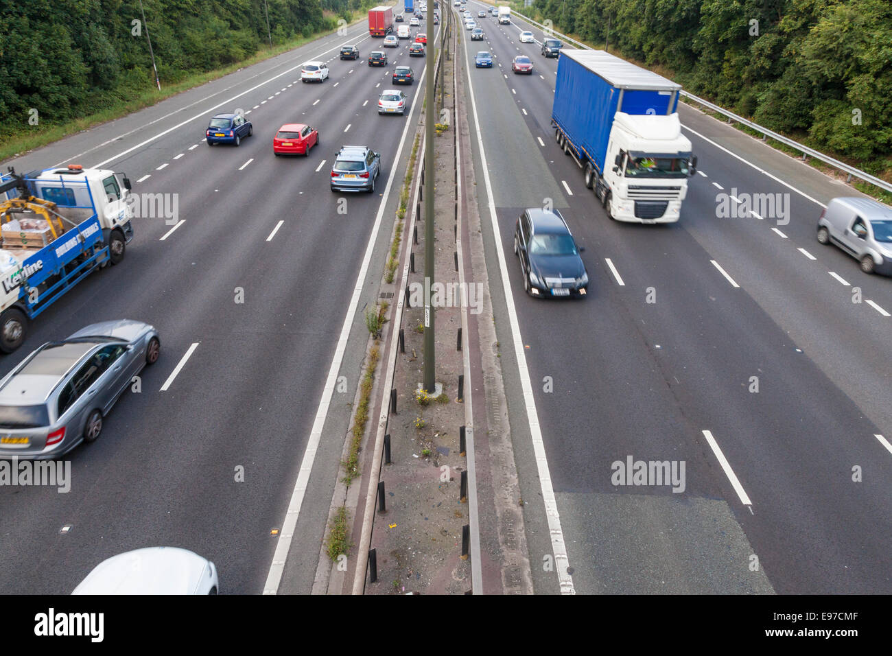 Busy M1 motorway with fast traffic, Nottinghamshire Derbyshire border ...