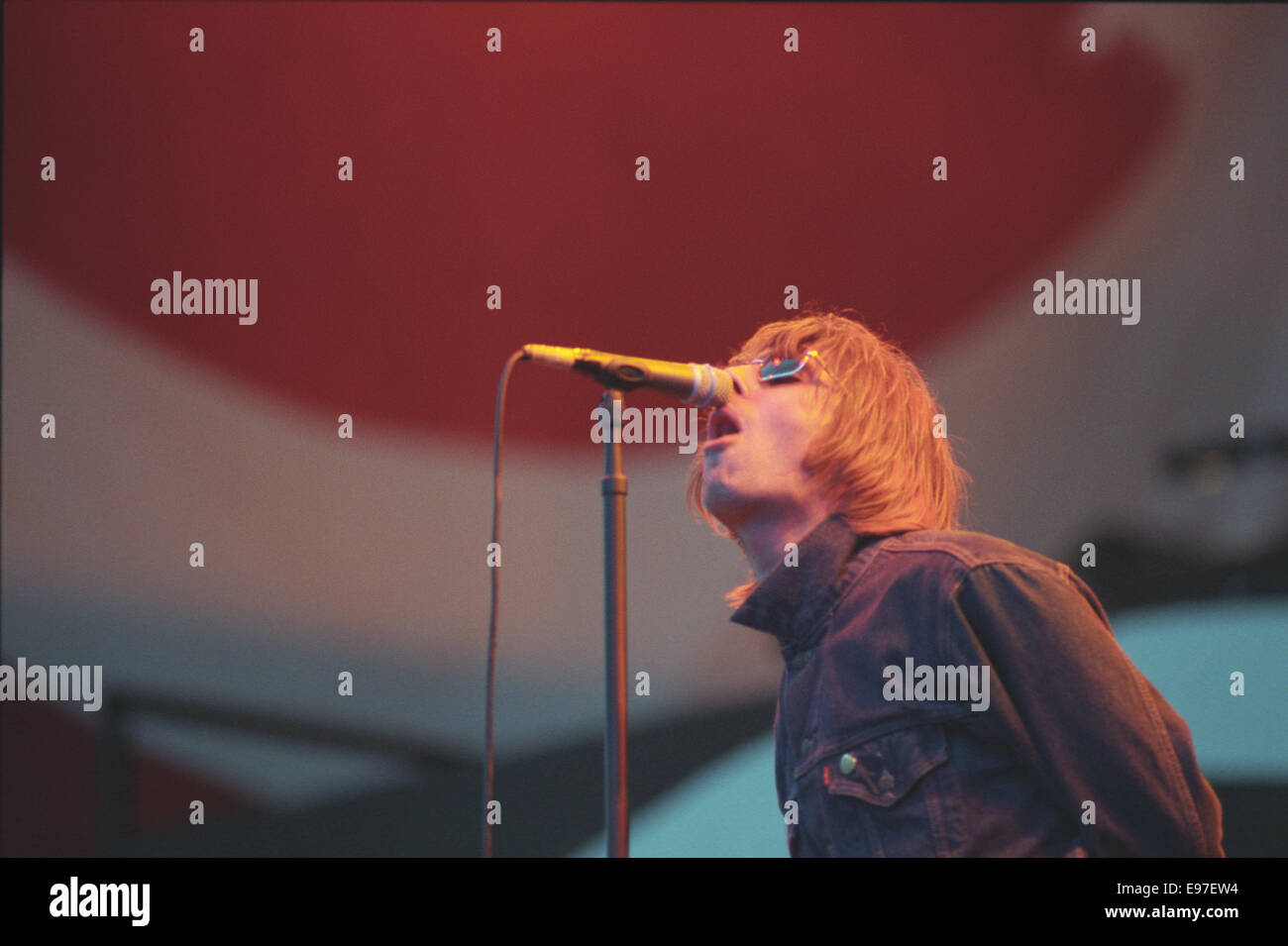 Liam gallagher 1996 hi-res stock photography and images - Alamy
