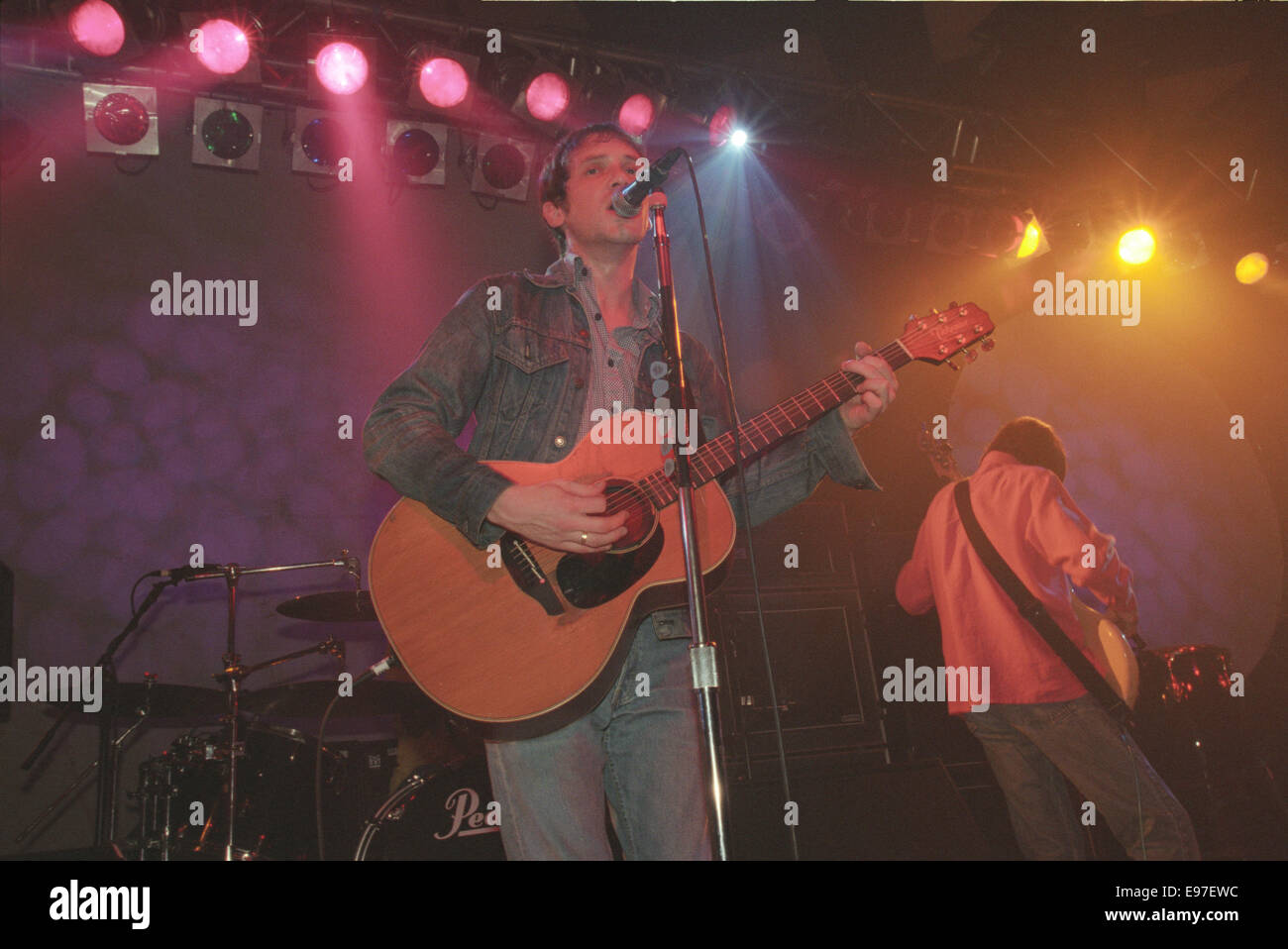 Simon Fowler of Ocean Colour Scene on stage in concert at Glasgow ...
