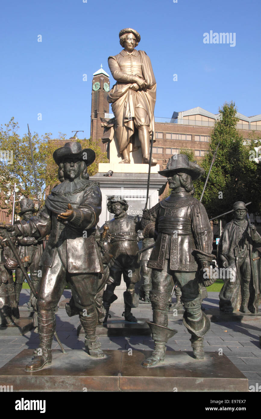 Rembrandt Statue and The Night Watch figures Rembrandt Square Amsterdam ...
