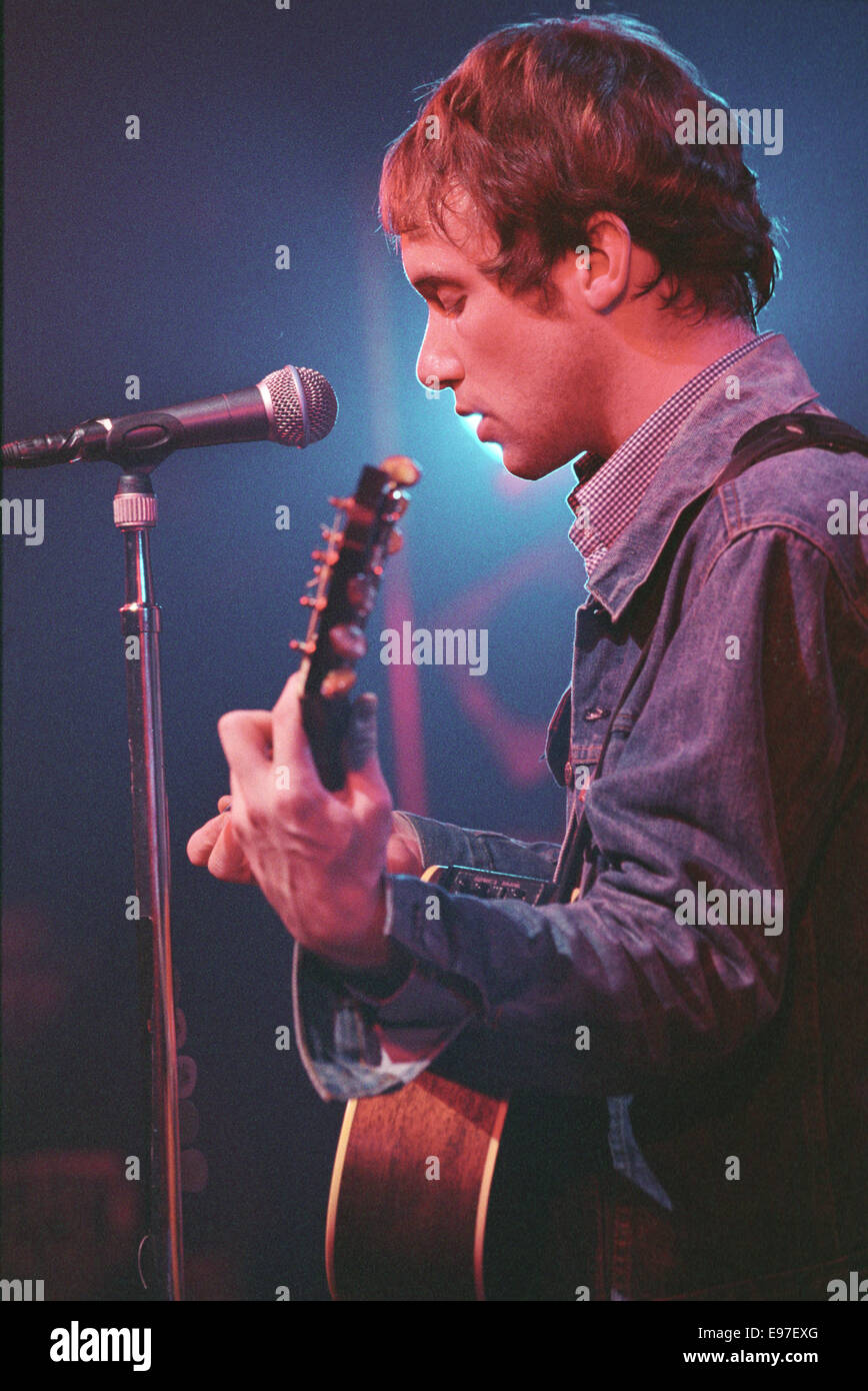 Simon Fowler of Ocean Colour Scene on stage in concert at Glasgow ...