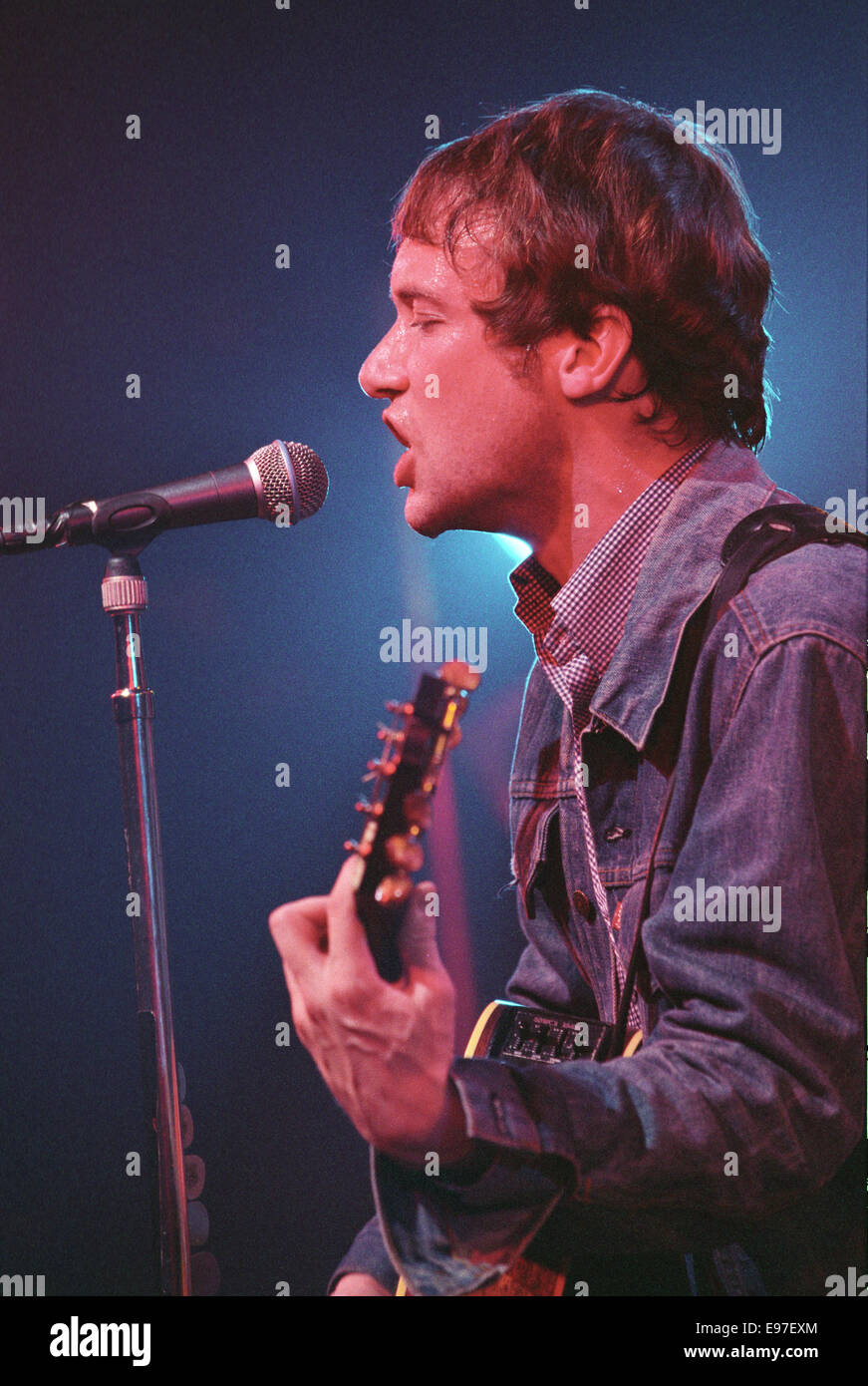 Simon Fowler of Ocean Colour Scene on stage in concert at Glasgow ...