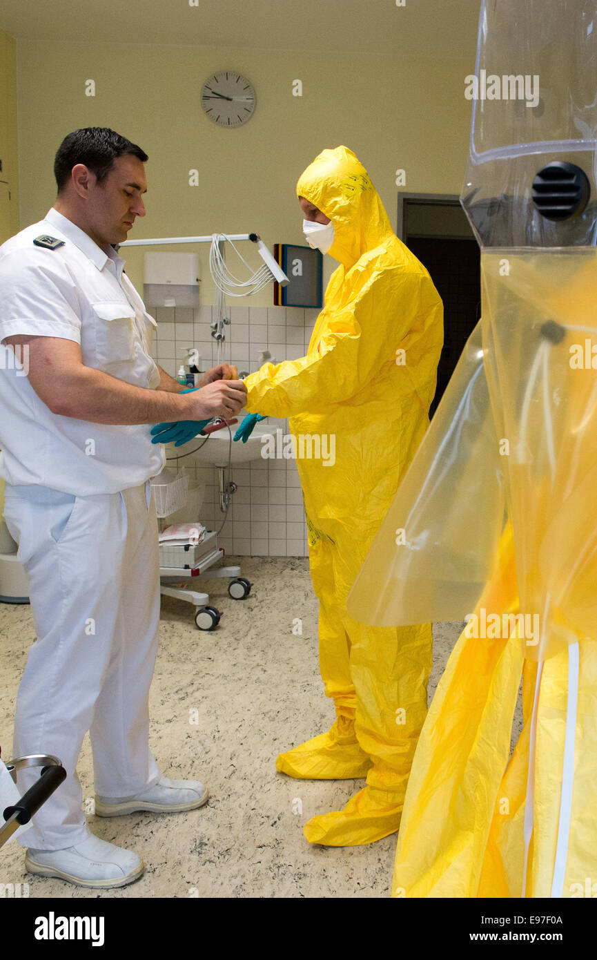 Berlin, Germany. 1st Oct, 2014. A Bundeswehr soldier (L) fits a ...