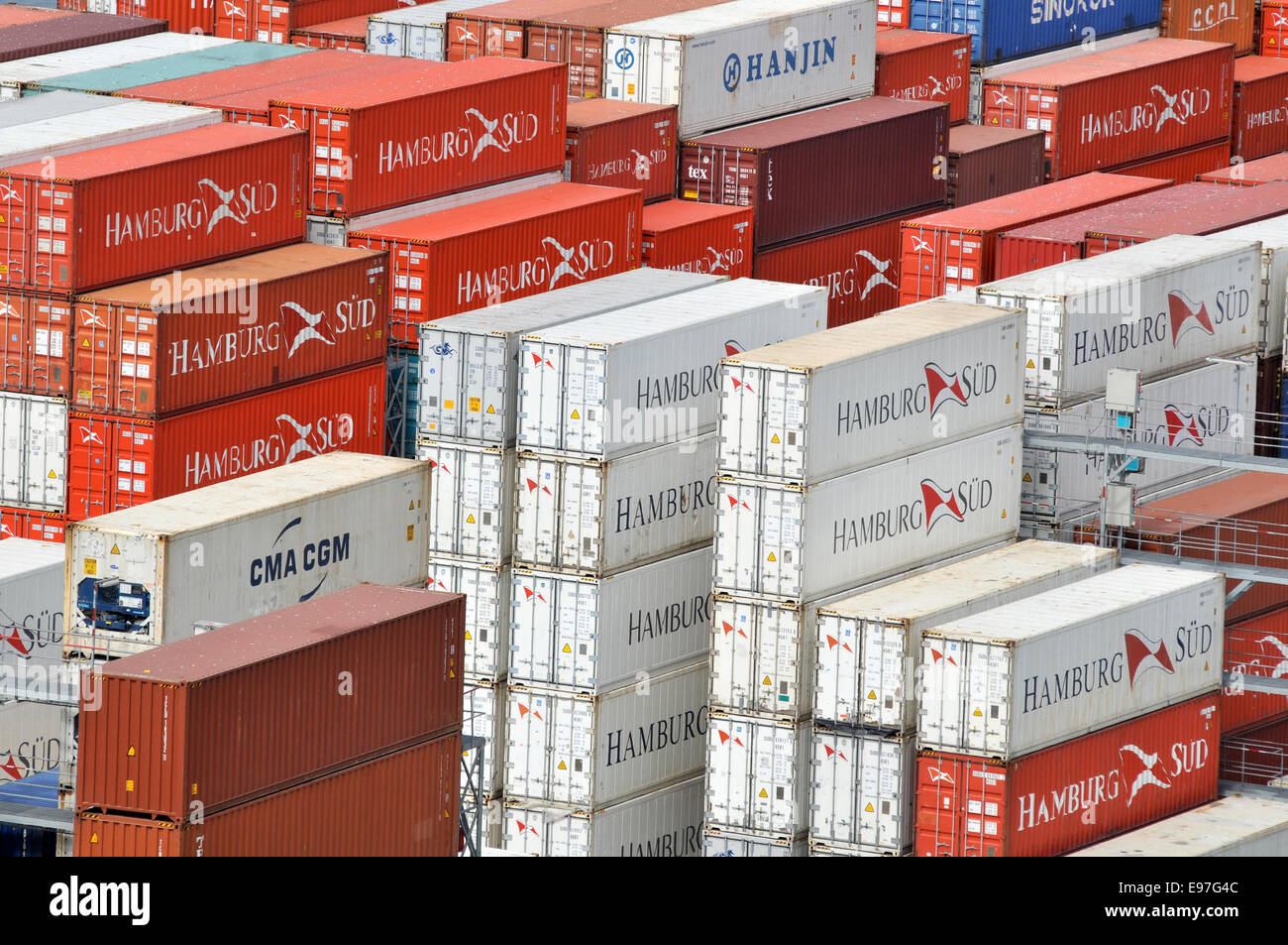 Iso standard containers hi-res stock photography and images - Alamy