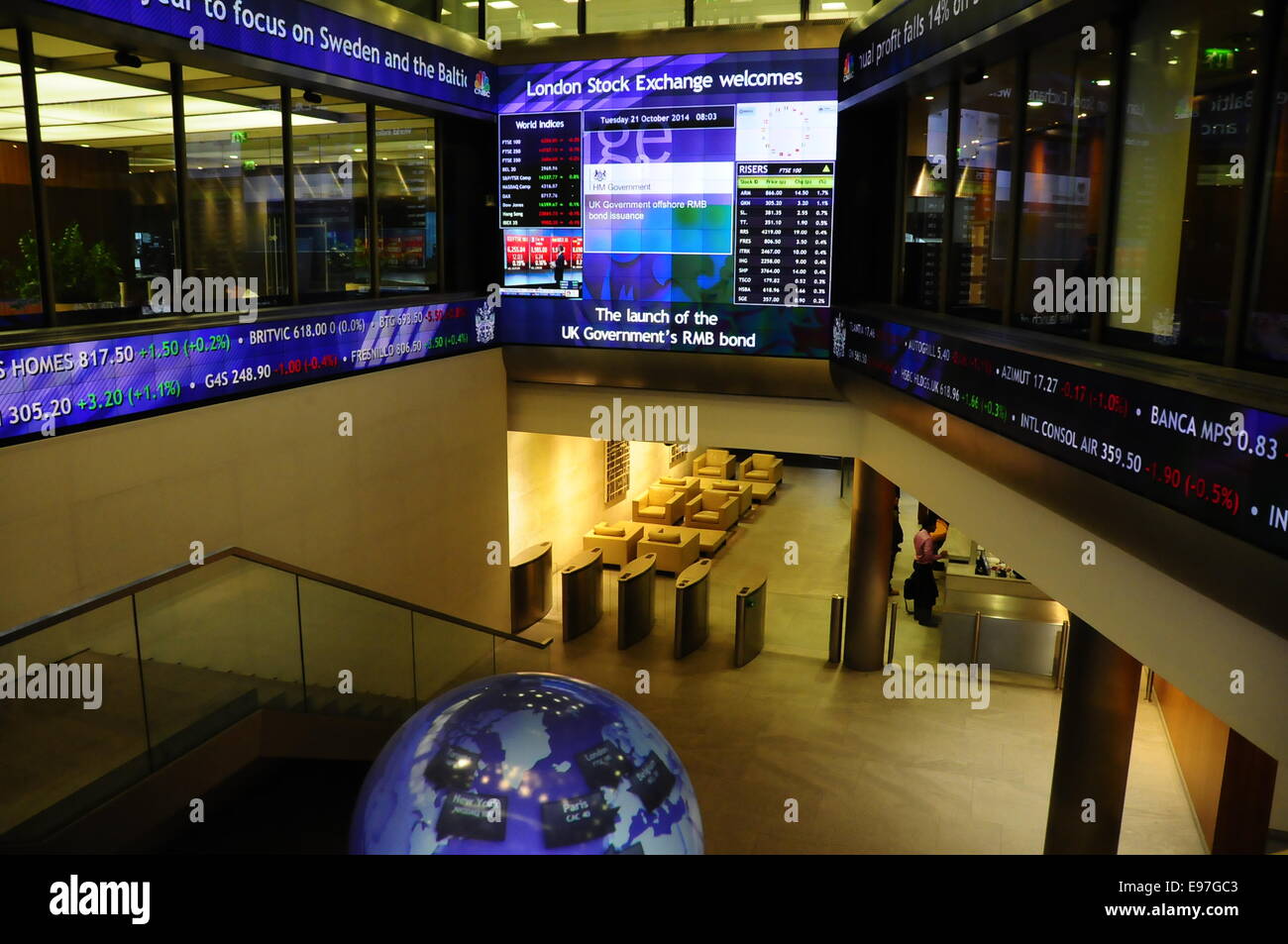 London stock exchange interior hi-res stock photography and images - Alamy