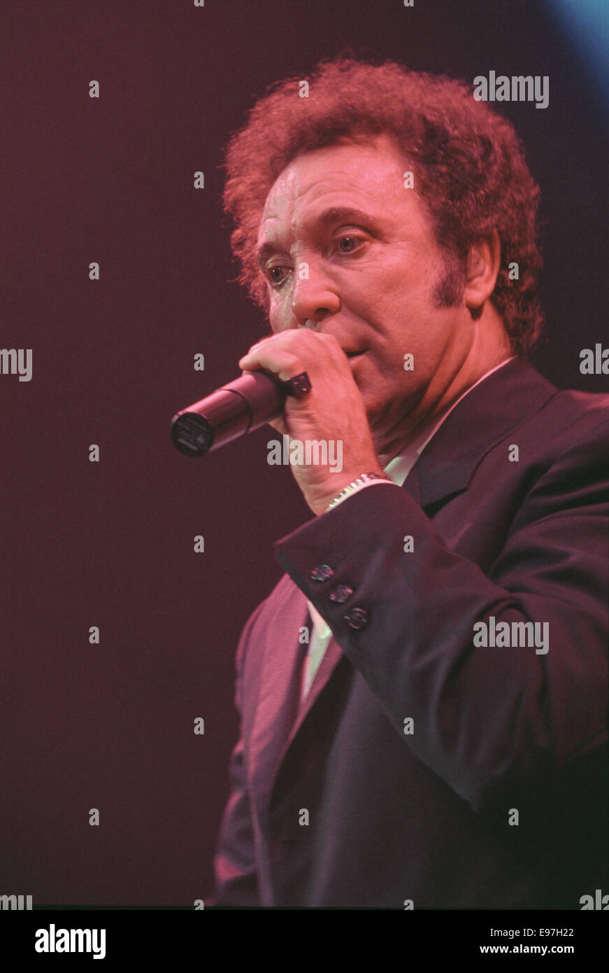 Tom jones singer hi-res stock photography and images - Alamy