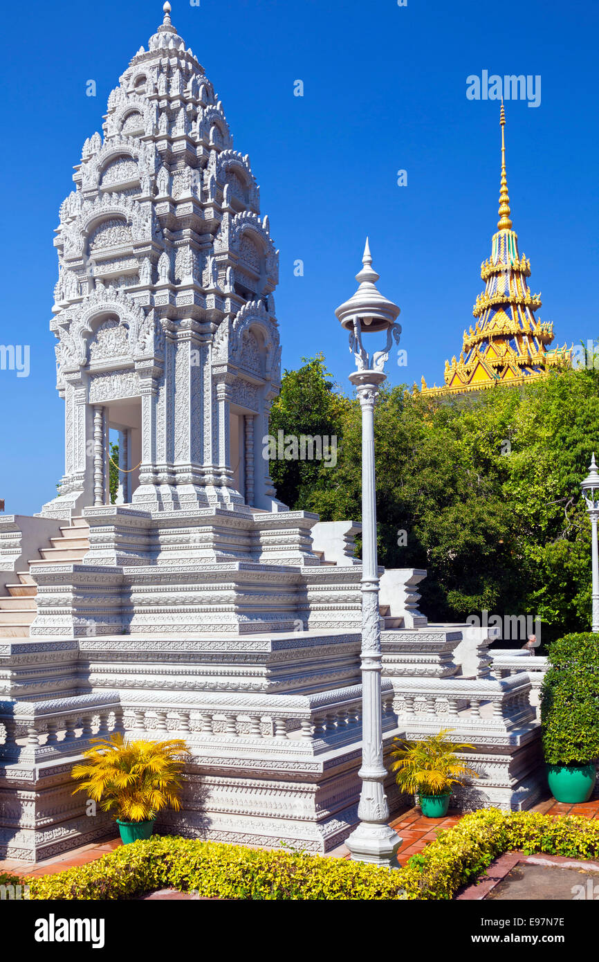 Stupa at Royal Palace, Phnom Penh, Cambodia Stock Photo - Alamy