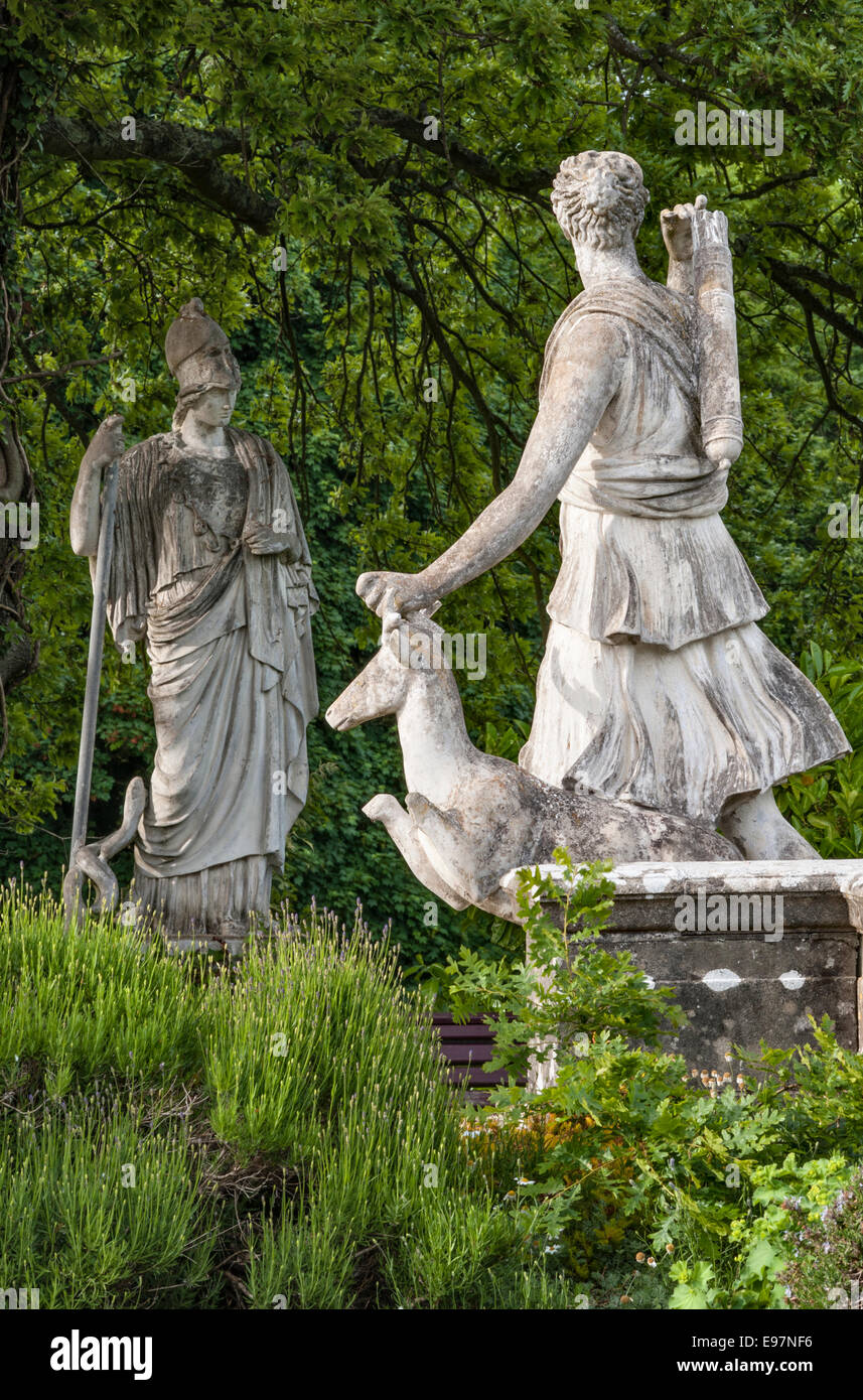 Classical statues hi-res stock photography and images - Alamy