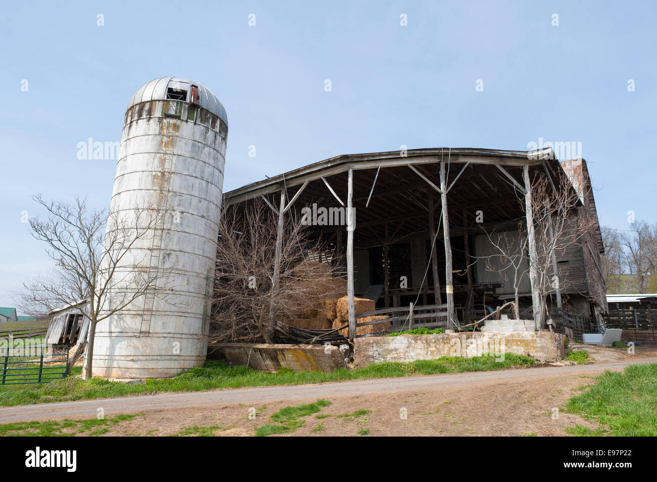 Old silo and barn near McGaheysville, Virginia, USA Stock Photo - Alamy