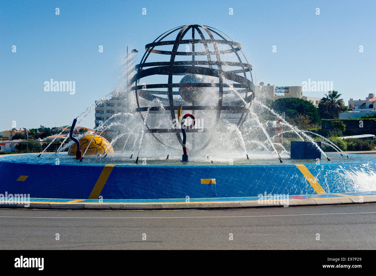Roundabout sculpture hi-res stock photography and images - Alamy