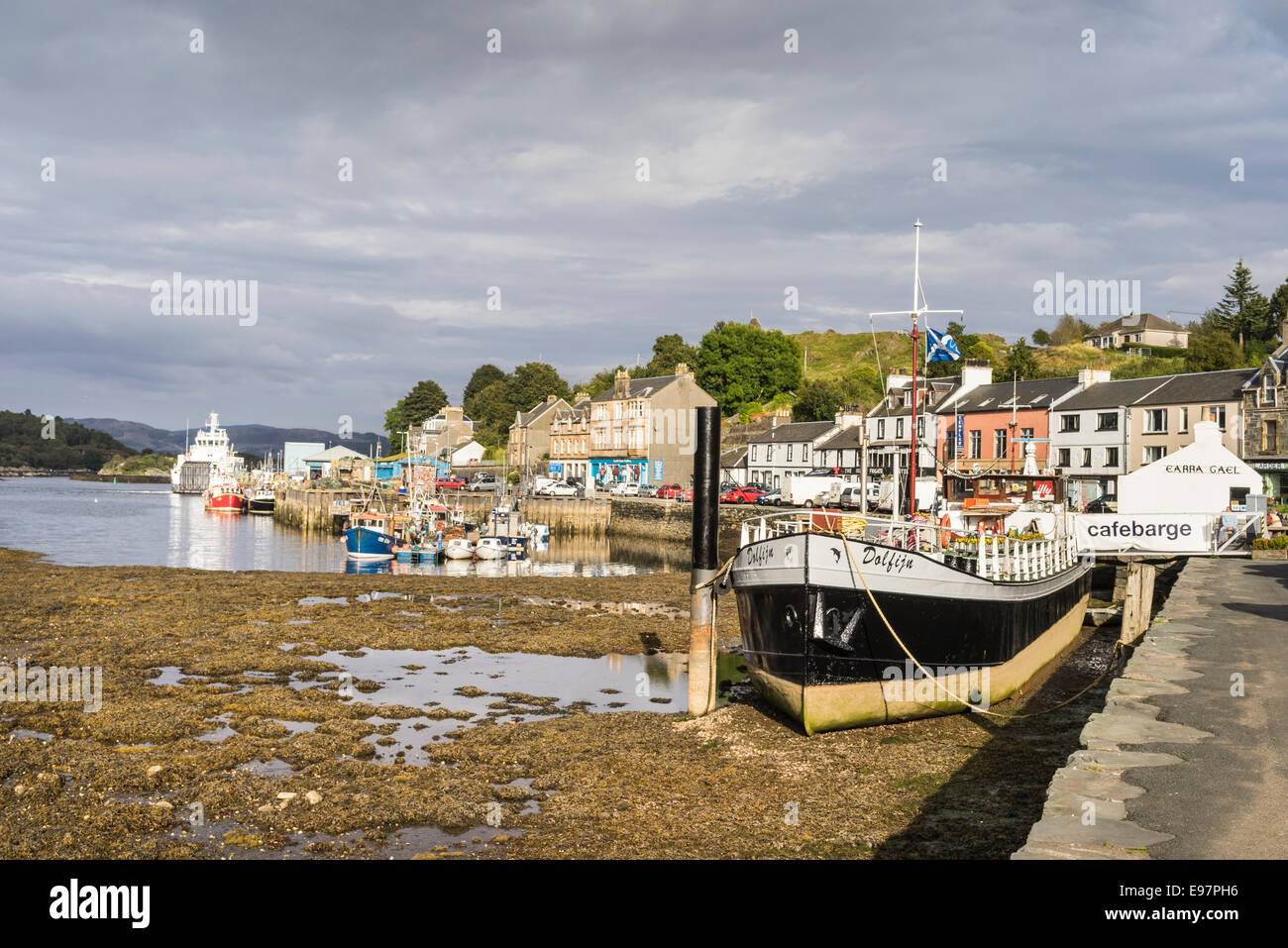 Tarbert Harbor in West Argyll in Scotland Stock Photo - Alamy