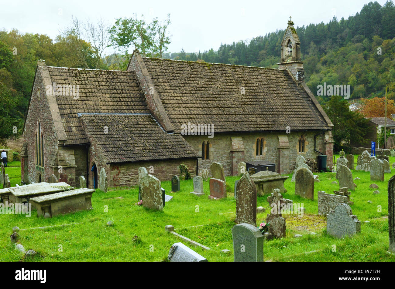 Graveyard st michaels parish church hi-res stock photography and images ...