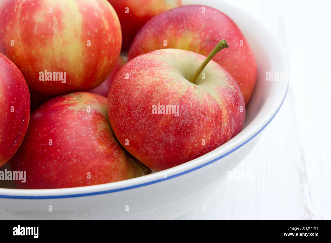 Apples on the table hi-res stock photography and images - Alamy