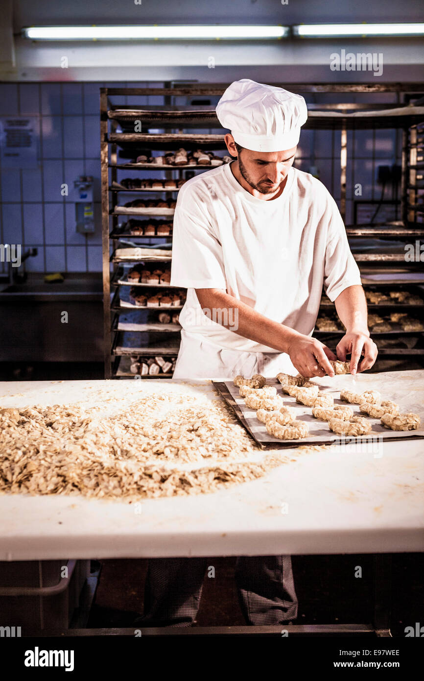 Confectioner making almond cookies Stock Photo - Alamy