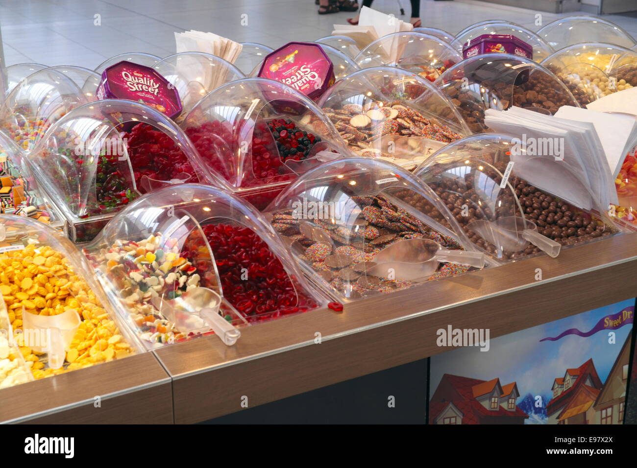 sydney airport departure lounge terminal 2 concourse area with shops ...