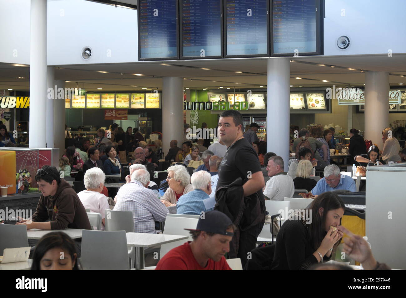 Airport food court hi-res stock photography and images - Alamy