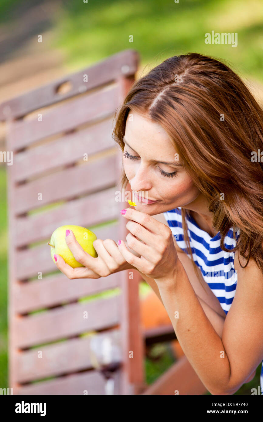 Getting apple hi-res stock photography and images - Alamy